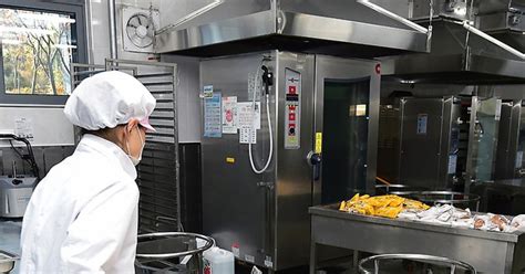 밥 대신 빵과 음료