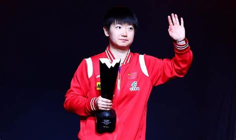 官宣！孙颖莎获体育总局表彰，国际乒联盛赞，2024年首秀冲击双冠
