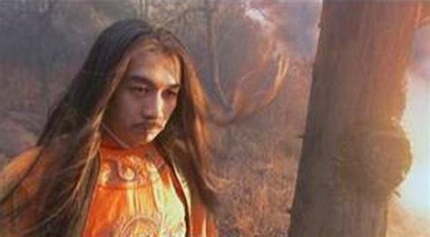 崇祯帝自缢煤山后被人发现时袍服上所书写的话令世人感动 百姓 大明 李自成