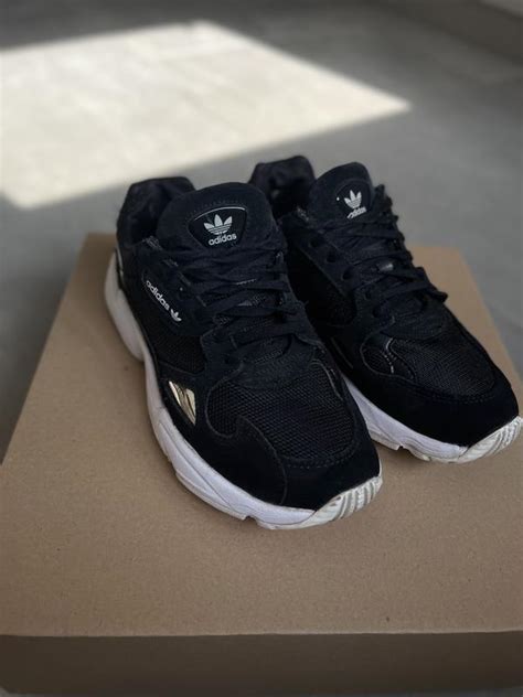 Кросівки Adidas — ціна 900 грн у каталозі Кросівки Купити жіночі речі за доступною ціною на Шафі