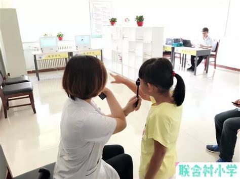 行走的少年 关注学生视力全校视力筛查 联合村小学