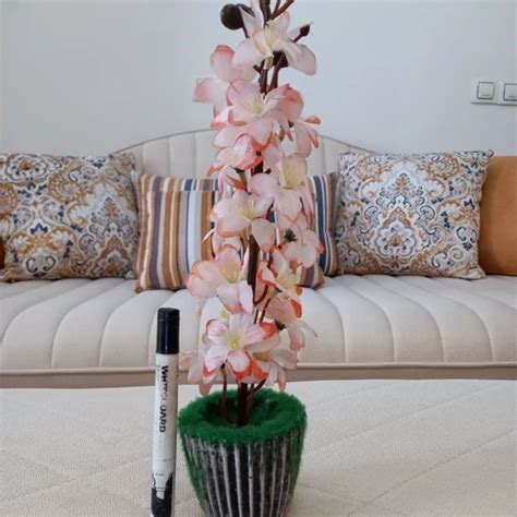 خرید و قیمت گل مصنوعی شکوفه با گلهای گلبهی پارچه ای و گلدان گچی فروشگاه کاج از غرفه فروشگاه
