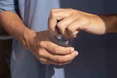 Open Stubborn Jar Lids With This Simple Wooden Utensil Trick