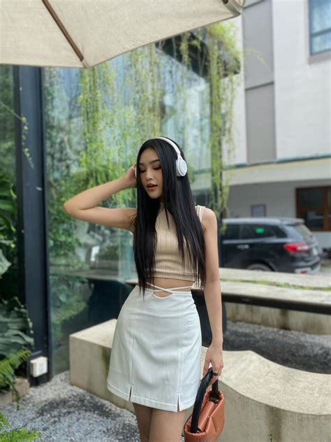 Khoe Ng Cong Sexy Nh Di N Vi N C Th Tr N Lu T S G Y Ch