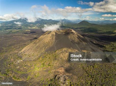 Gunung Berapi Paricutín Foto Stok Unduh Gambar Sekarang Gunung Berapi Michoacán Meksiko