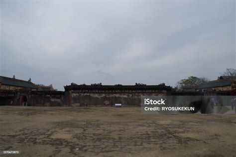 유네스코 세계문화유산으로 지정된 휴 기념물 응우옌 왕궁 0명에 대한 스톡 사진 및 기타 이미지 0명 경관 관광 Istock