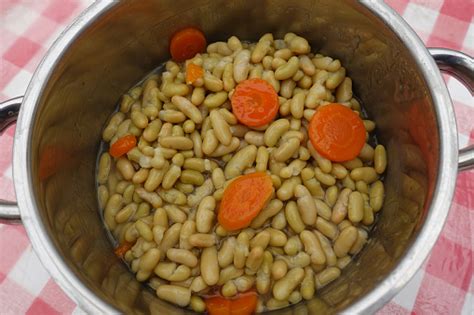 팬에 당근과 진주 양파로 요리되는 플라지오렛 채식 요리 0명에 대한 스톡 사진 및 기타 이미지 0명 건강한 생활방식