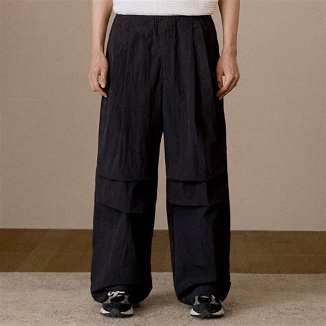 나일론 투턱 와이드 파라슈트 팬츠 블랙 감도 깊은 취향 셀렉트샵 29cm