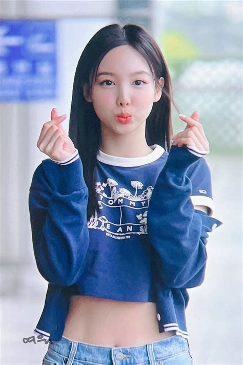 핫걸🔥 On Twitter 230429 청바지 잘 어울리는 여자👖 트와이스 Twice トゥワイス 나연 Nayeon