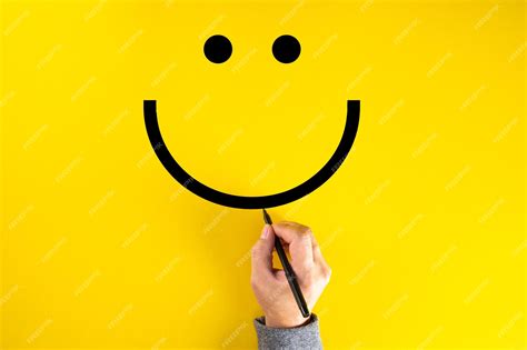 Mano Masculina Dibujando Un Boceto De Cara Feliz Sonriente Sobre Fondo