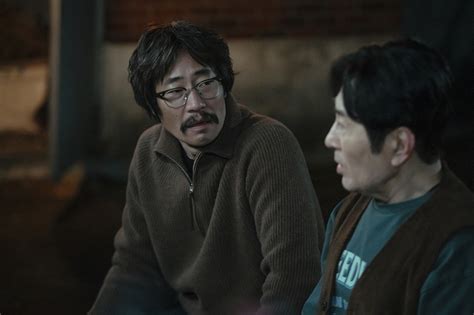 보도자료 쿠팡플레이 시리즈 가족계획 드디어 오늘 첫 공개 독특한 세계관 예고하는 1 2화 스틸 대방출 쿠팡 뉴스룸