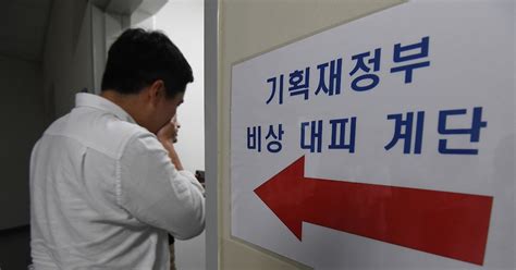 입과 코를 막고 계단으로 대피