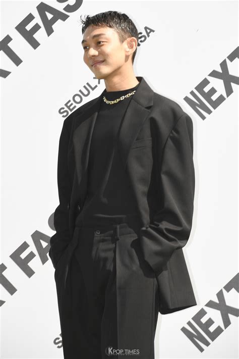 [포토] 유아인 단정하고 멋진 올블랙 패션