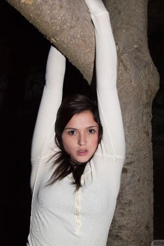 Faye Tinto Model Profile