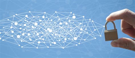 네트워크와 자물쇠를 보여주는 남성 손 사이버 보안 개념 개념에 대한 스톡 사진 및 기타 이미지 개념 네트워크 보안 데이터 Istock