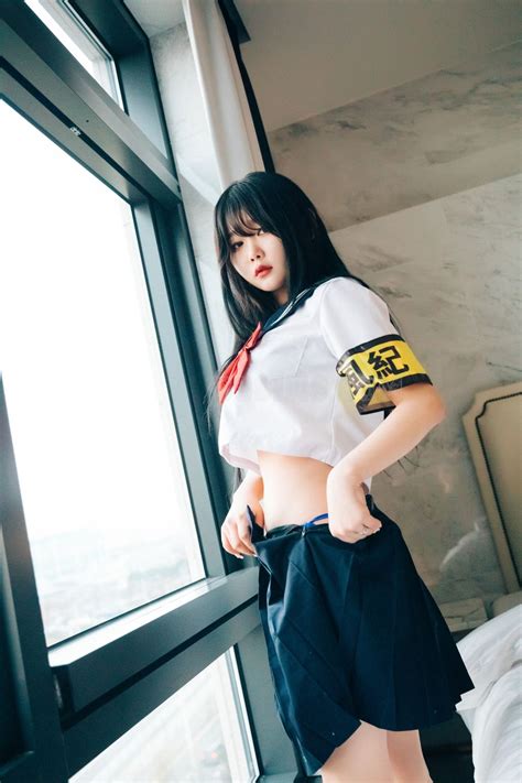 Loozy Zia Extra Visible Photos