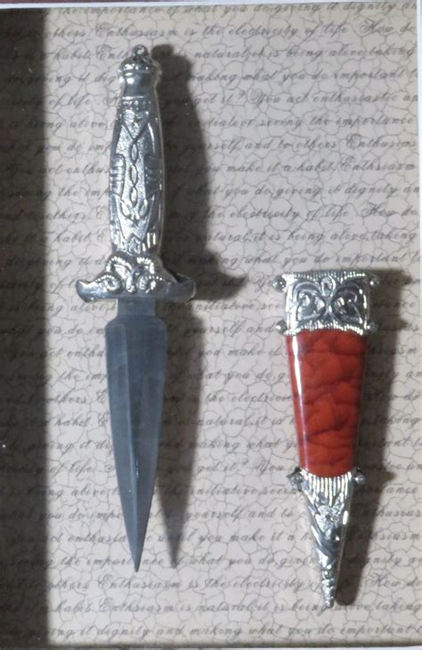 Decorative Dagger Artwork Online
