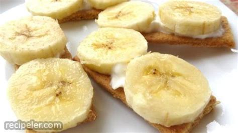 Tiny Banana Cream Pies