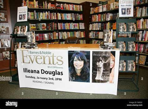 Atmosphere Illeana Douglas Booksigning For I Blame Dennis Hopper Hi Res