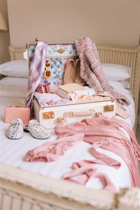 What To Wear For A Weekend Getaway Julia Berolzheimer Gal Meets Glam Weekend Getaways