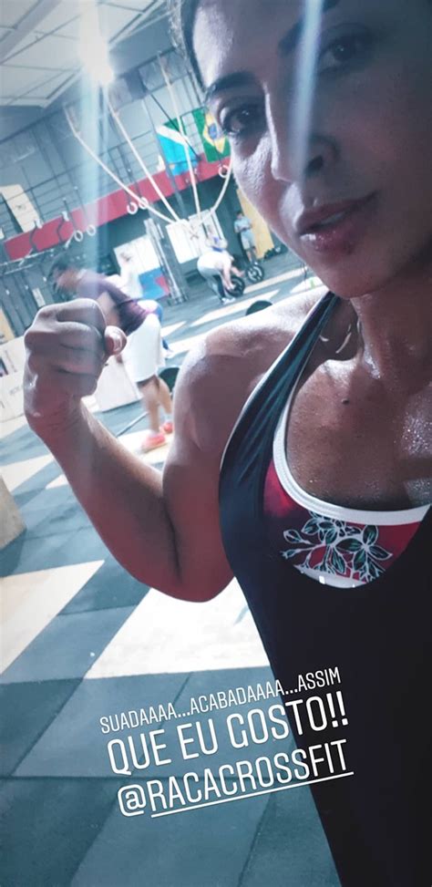 Priscila Pires Mostra Tanquinho Depois De Treino E Brinca Suada E