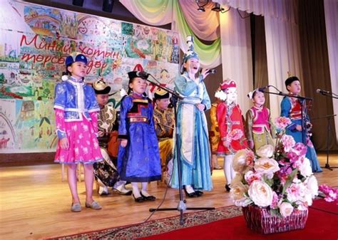 Нийслэлийн удирдлагууд хүүхэд багачууддаа хүндэтгэл үзүүллээ Урлаг мн