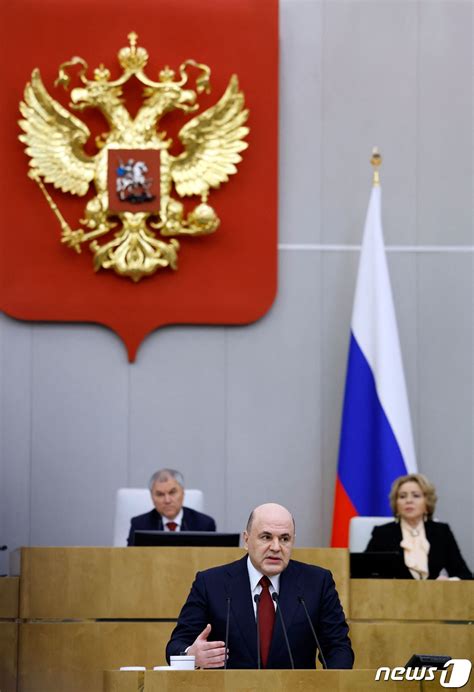 [사진] 하원인 국가 두마 출석한 미슈스틴 러시아 총리 뉴스1