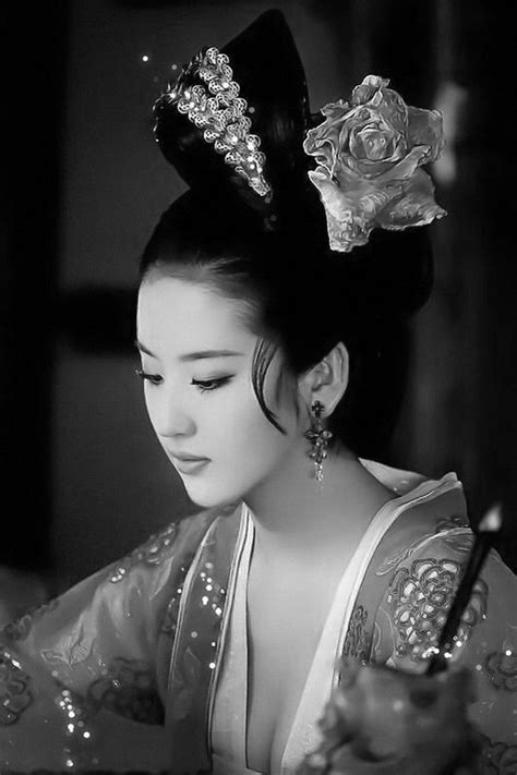 Crystal Liu Liu Yi Fei Wearing Ancient Chinese Hanfu Fashion Color