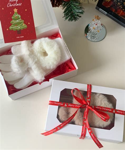 [선물세트] 장갑 집게핀 헤어끈 기프트박스 윈터세트 크리스마스 연말 새해 선물 무지장갑 곱창끈 퍼집게핀 2세트 이상 구매할인 에이블리