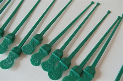 스타벅스에 빨대 말고 예쁜 녹색 막대기…근데 그거 뭐지 [그거사전]