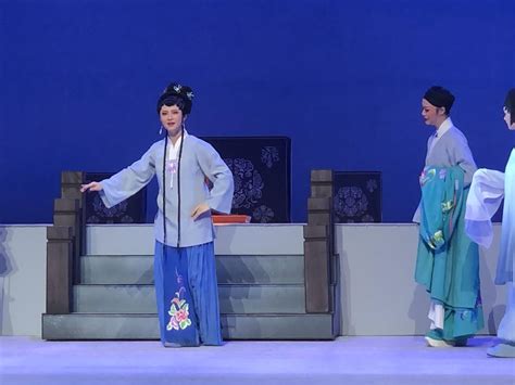 黄梅戏乡唱新戏，黄梅戏《一代义伶邢绣娘》首演 极目新闻