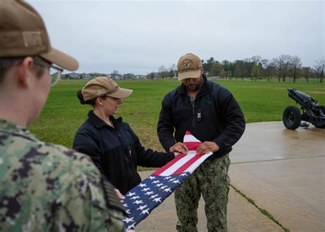 Dvids Images Fleet Cyber Command Sailors Execute Evening Colors [image 4 Of 4]