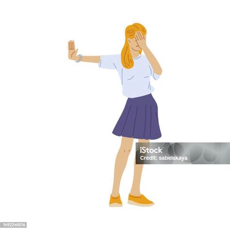 서 있는 여자는 손으로 얼굴을 가리고 손바닥을 평평한 스타일로 내밀었다 가리기에 대한 스톡 벡터 아트 및 기타 이미지 가리기