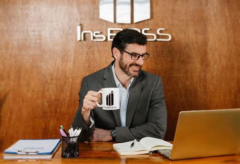 Why Insurance Agency Owners Are Hiring Virtual Assistants