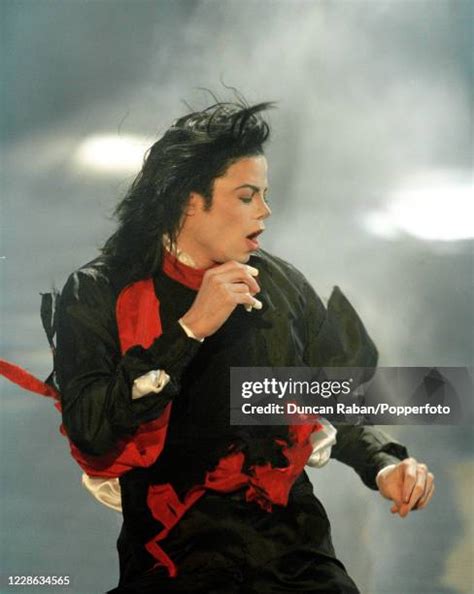 Michael Jackson Earth Song Photos And Premium High Res Pictures Getty Images