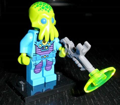 Инопланетный солдат, 13-ая серия минифигурок Lego Minifigures