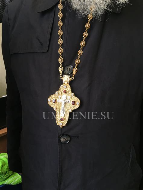Купить крест мощевик латунный в позолоте с цепью