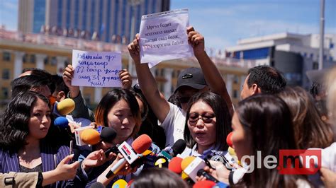 Сэтгүүлчид хэвлэн нийтлэх эрхийнхээ төлөө жагслаа