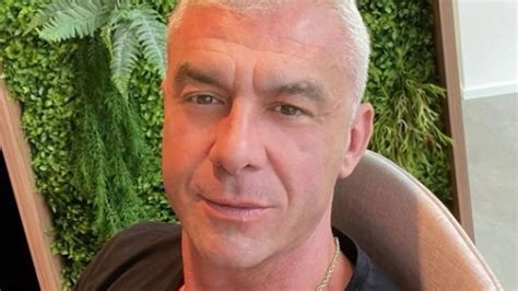 Alexandre Correa Mora De Favor Em Apartamento De Amigos E Reclama Da Falta De Luz