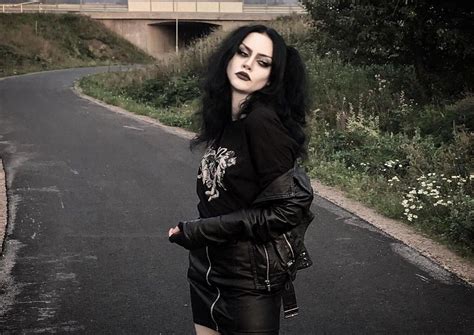 Pin By Laurie Gothic Witch Bitch Pa On Nyctobat Model Goth Fashion