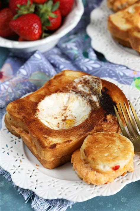 Egg In A Hole Pimento Grilled Cheese Sandwich The Suburban Soapbox