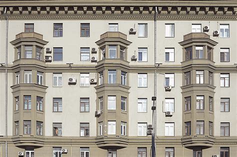 모스크바 시내 중심에 있는 유럽풍 돌출형 창문이 있는 집 0명에 대한 스톡 사진 및 기타 이미지 0명 갈색 건축 Istock
