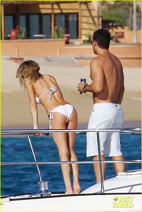 Leann Rimes Bikini Babe On A Boat Photo 2611585 Bikini Eddie