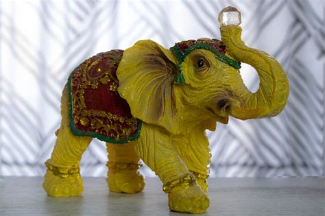 포스터 프레임 식물 책 흰 코끼리 그림이있는 빈티지 공간의 실내 개념에 대한 스톡 사진 및 기타 이미지 개념 구도 단일