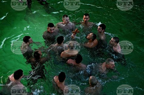 С празничен водосвет литийно шествие и ритуал по изваждане на Светия кръст ще отбележат