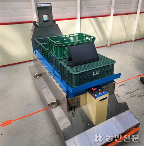 농민 뒤 졸졸 ‘운반로봇무거운 수확물 옮기고 자동 하역