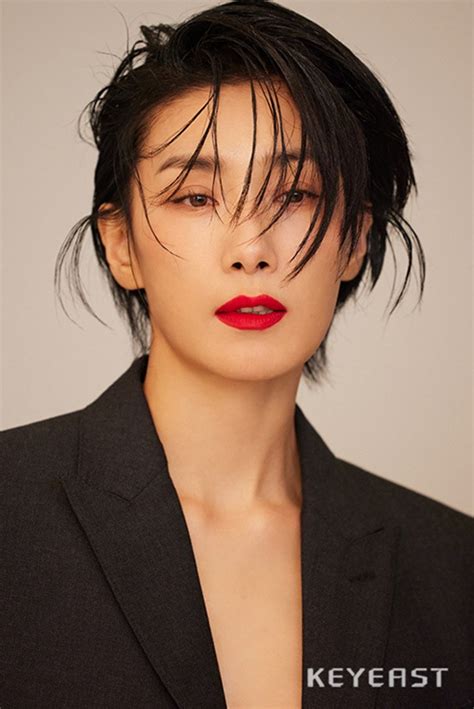 Kim Seo Hyung A Pictorial Behind The Scenes Cut Trade Mark Short