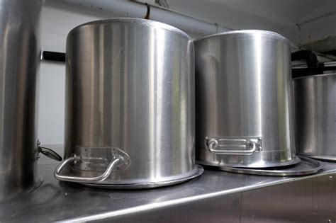 개인 양조장에서 기압계가있는 양조장 탱크와 파이프를 제작하십시오 강철에 대한 스톡 사진 및 기타 이미지 강철 건강관리와 의술 고급 Istock