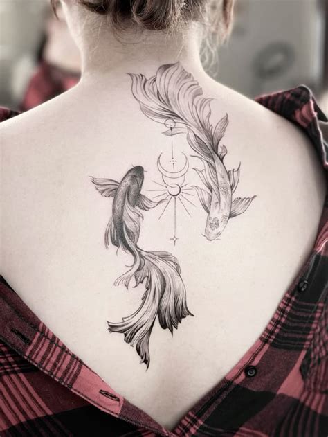 Тату рыбы на спине Богемные татуировки Тату Нарисованное тату