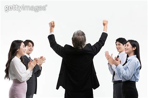 한국인 비즈니스 Ceo 책임자 성공 성취 성취 성공 Ceo 책임자 파이팅 주먹 자신감 컨셉 이미지 Jv11939751 게티이미지뱅크
